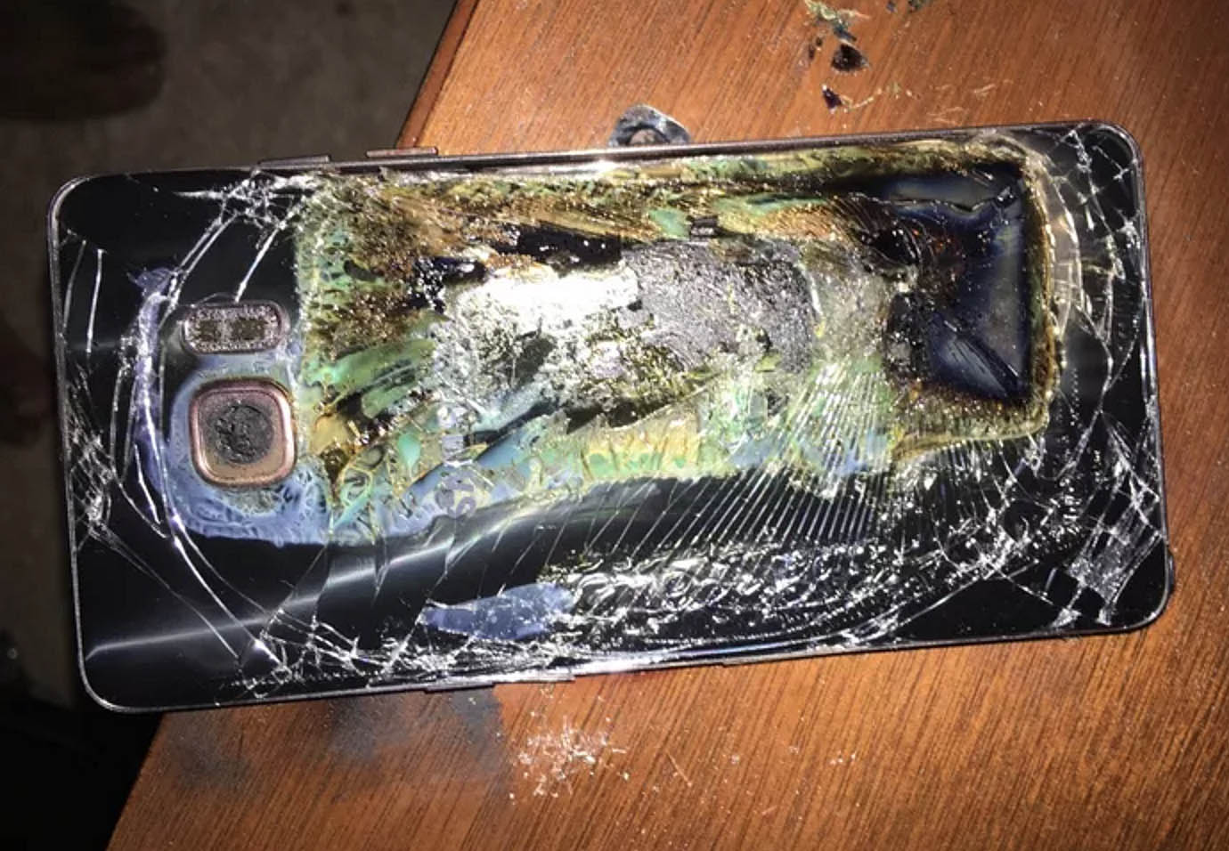 Samsung should stop selling Galaxy Note 7 after new round of explosions