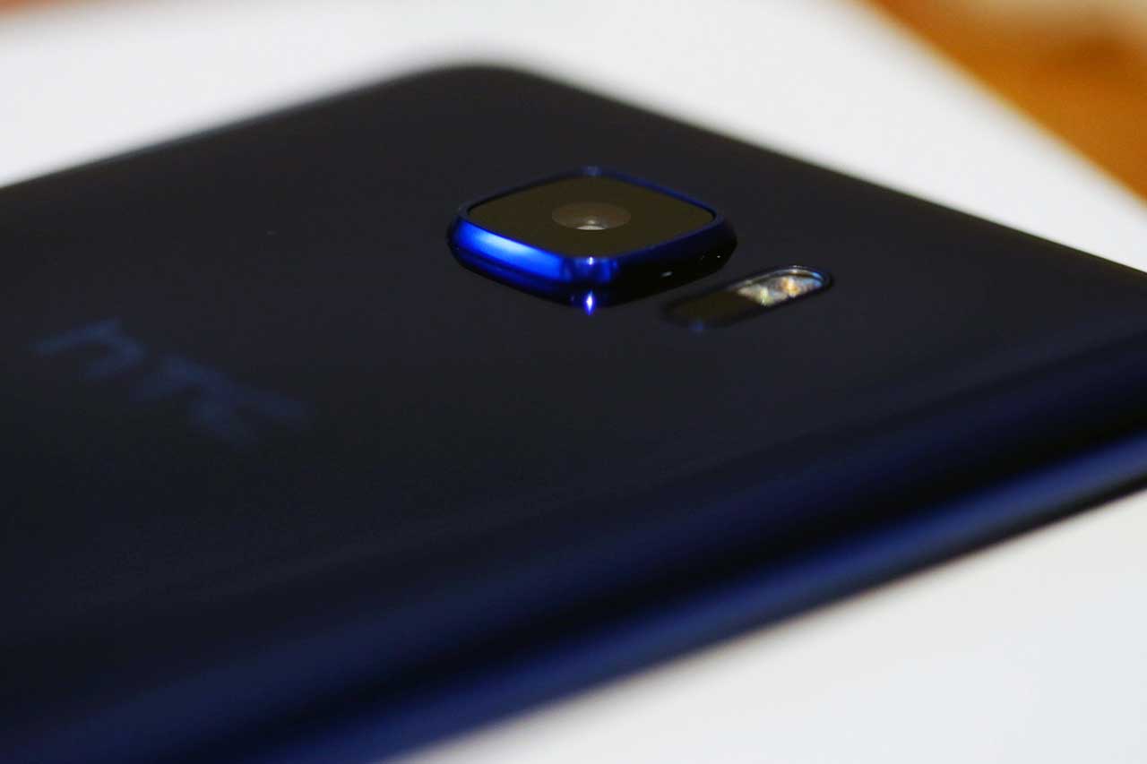 First look: HTC U Ultra big-screen flagship phone - revü