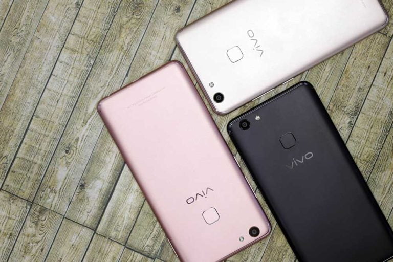 Vivo V7+ review: Ushering selfie phones into a borderless future